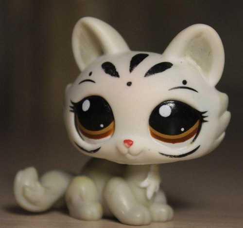 Littlest pet shop сидячка кошка