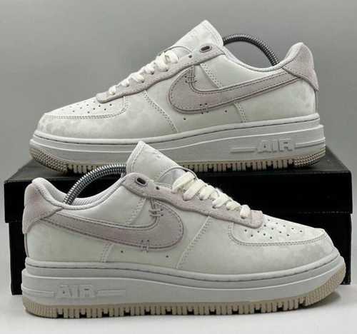 Кроссовки Nike Air Force 1 Lux