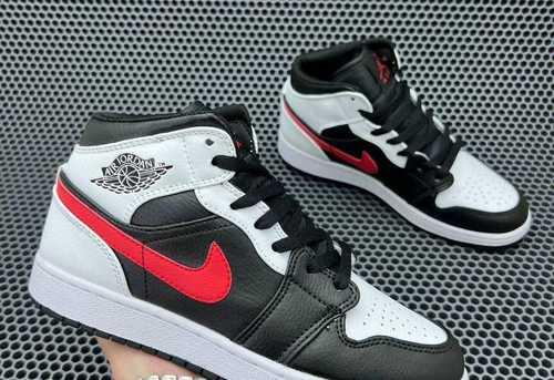Кроссовки Nike Air Jordan 1 Mid White Black Chile