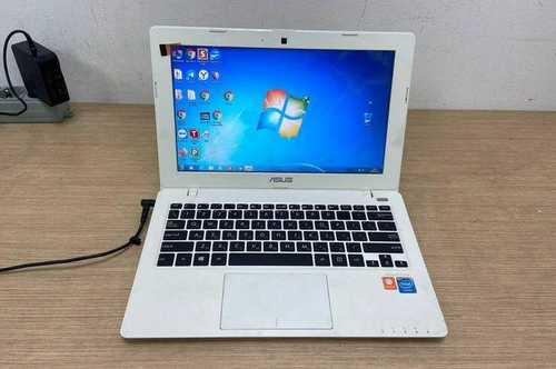 Ноутбук Asus X200CA