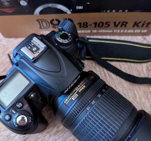 Зеркальная камера Nikon D90 Kit и объектив 18-105