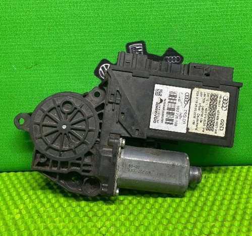 Мотор стеклоподъемника правый задний Audi A8 D3/4E