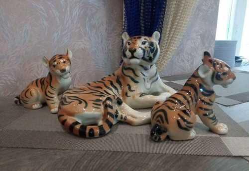 Фарфоровая статуэтка лфз -Тигр большой с тигрятами