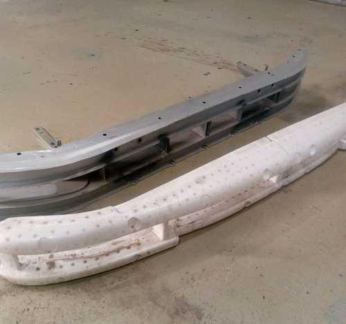 Усилитель бампера Subaru Impreza GC