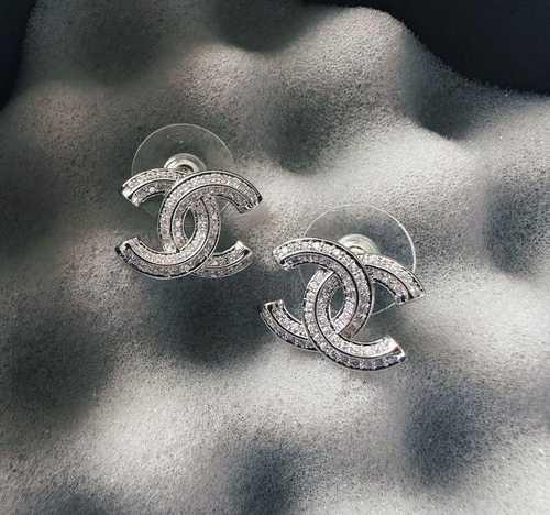 Серьги в стиле Chanel