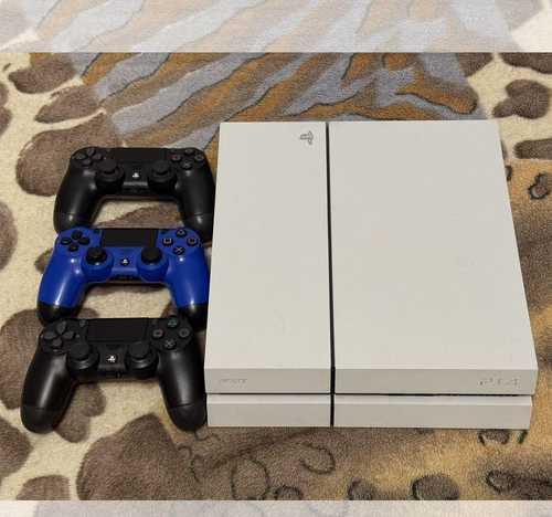 Sony PlayStation 4, 500 ГБ, 3 геймпада
