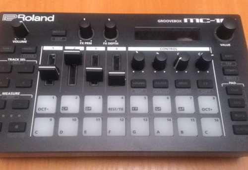 Roland MC-101