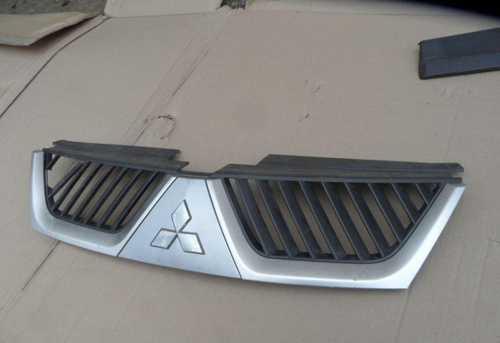 Решетка радиатора Mitsubishi Outlander XL 06-09