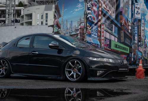 Work Emotion T7R 18x9,5J ET30 Triangle 215/35/18