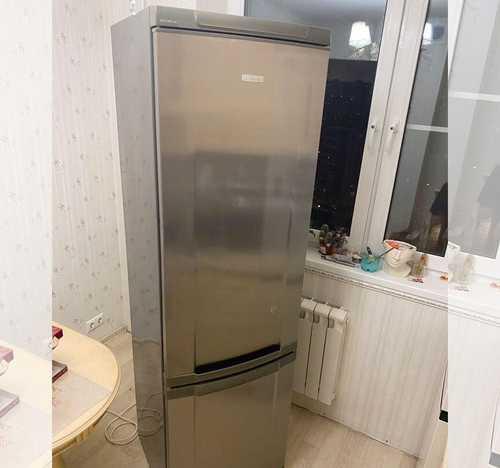 Холодильник electrolux ERB40233x б/у