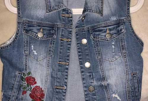 Женская джинсовая жилетка