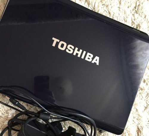 Ноутбук Toshiba A200, сломана крышка, включается
