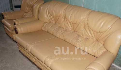 Комплект мягкой мебели (диван и два кресла)