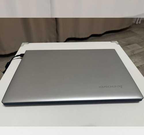 15.6" Lenovo IdeaPad 300-15IBR, Pentium, RAM 4 ГБ, 256 ГБ, GeForce 920M