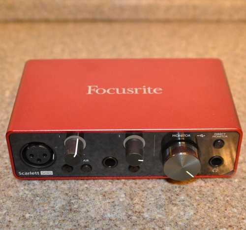 Внешняя звуковая карта Focusrite Scarlett Solo 3rd