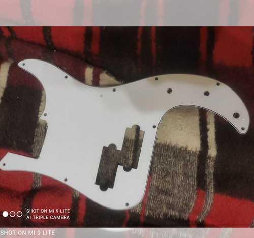 Пикгард Fender Precision Bass