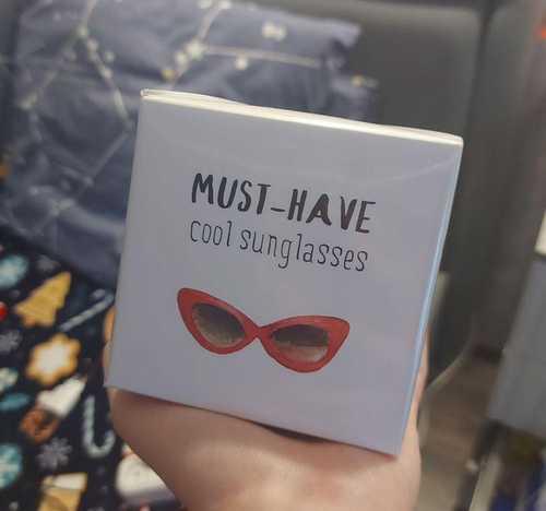 Духи must have Cool sunglasses