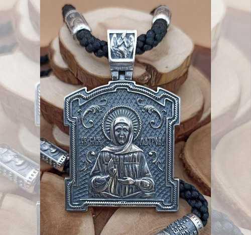Серебряная иконка, Блаженная Матрона