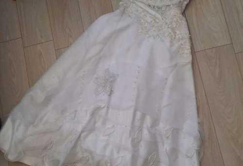 Белое Свадебное платье со стразами и цветами