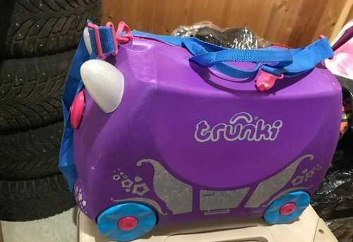 Детский чемодан на колесиках