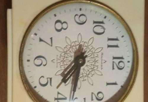 Часы-будильник СССР