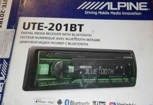 USB-магнитола Alpine UTE-201BT