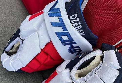 Хоккейные перчатки краги с персонализацией