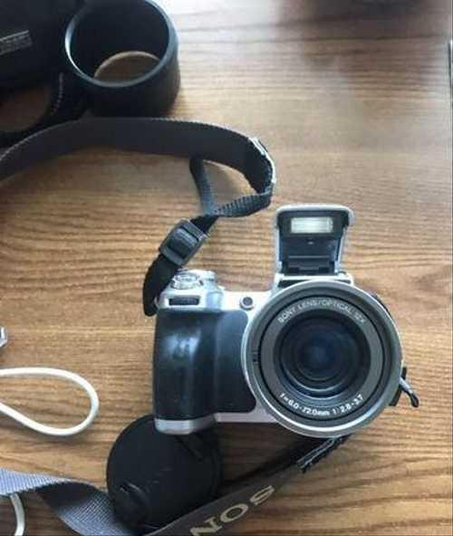 Зеркальный фотоапарат Sony Cuber-shot DSN-H1