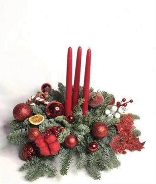 Рождественская композиция со свечами красными