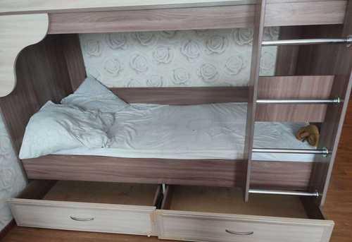 Двухъярусная кровать для детей б/у