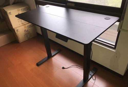 Компьютерный стол с электроприводом черный/белый