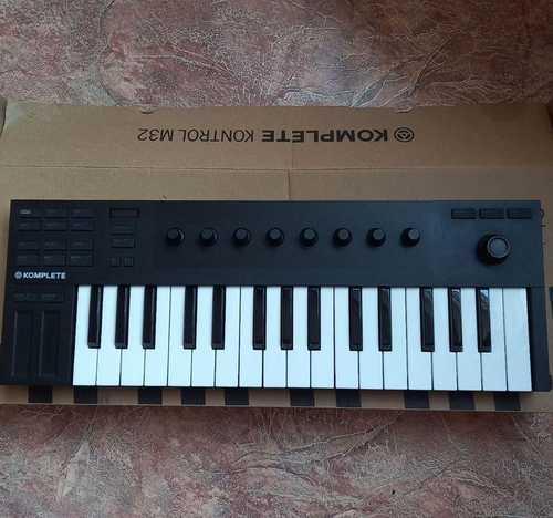 Midi клавиатура NI komplete m32