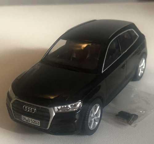 1/43 Audi Q5 черная