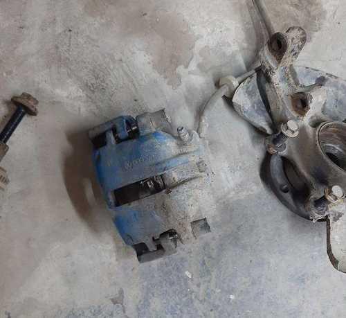 Суппорт тормозной передний для Audi 80 / 90 B3