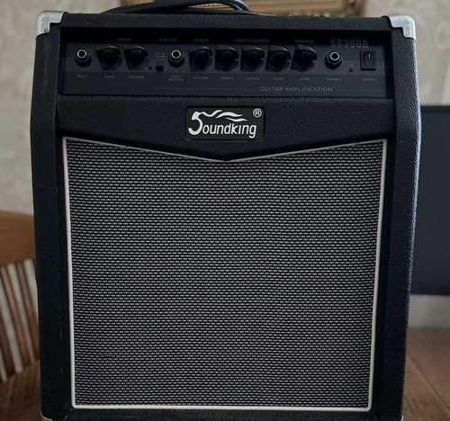 Soundking SG300R Транзисторный гитарный комбо