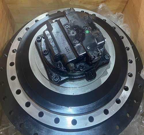 Редуктор хода hitachi EX1200 с гидромотором