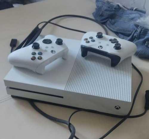 Xbox one s 1tb с играми
