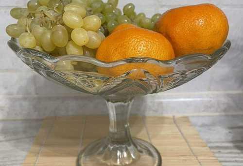 Ваза для фруктов на ножке стекло