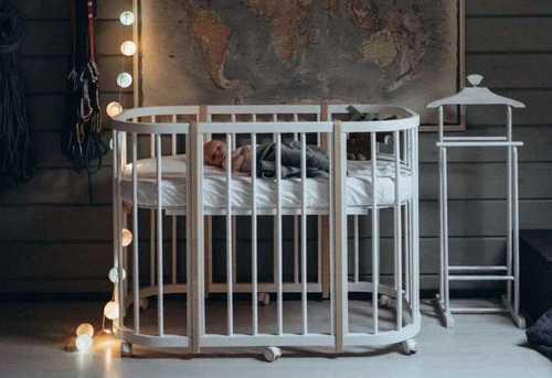 Кроватка с маятником для новорождённых