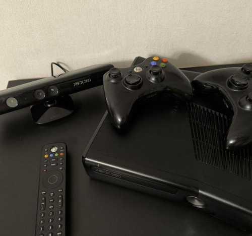 Xbox 360 прошитый + 2 геймпада + Kinect