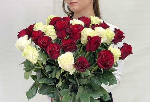 Букет цветов из 31 Розы (красный+белый)