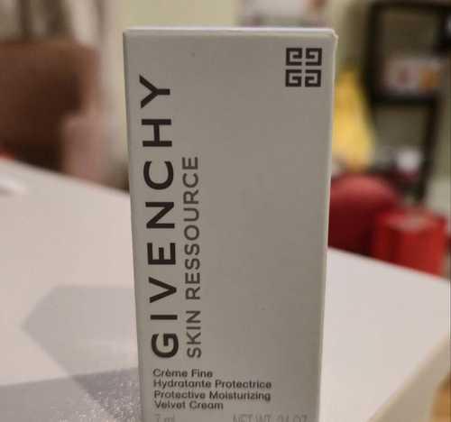 Givenchy Skin Ressource Лёгкий крем для лица 7мл