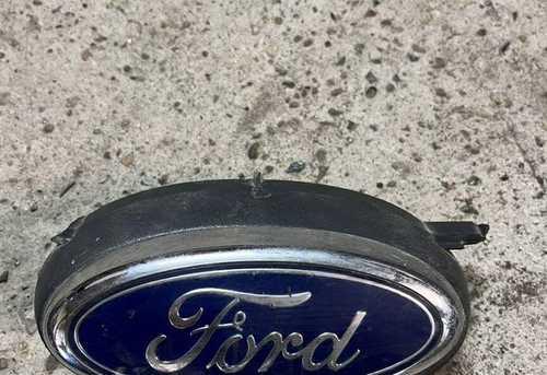 Эмблема Ford Focus 2006 4M518216AA 2