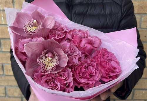 Букет пионовидных роз с орхидеей