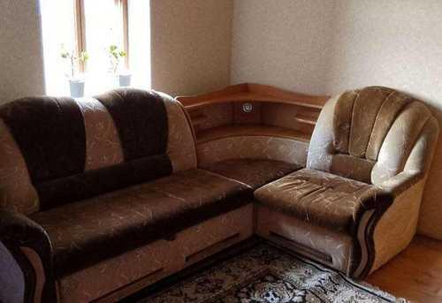 Большой угловой диван и кресло