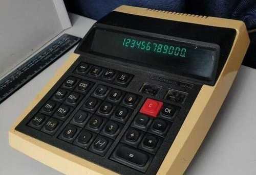 Ретро калькулятор работает от 220в из СССР мк44