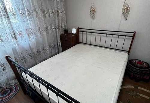 Кровать двухспальная с матрасом 180х 200