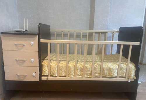 Детская кроватка с ящиком и матрасом
