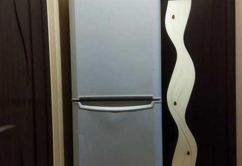 Холодильник indesit BH 180