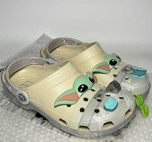 6 US Crocs x Star Wars Classic Clog Grogu